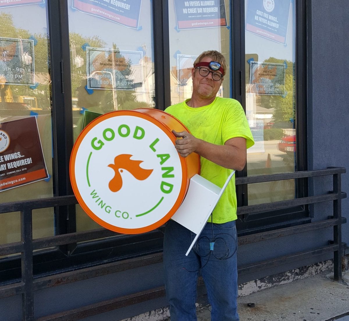 Sign Installer Does It All - Sign Effectz